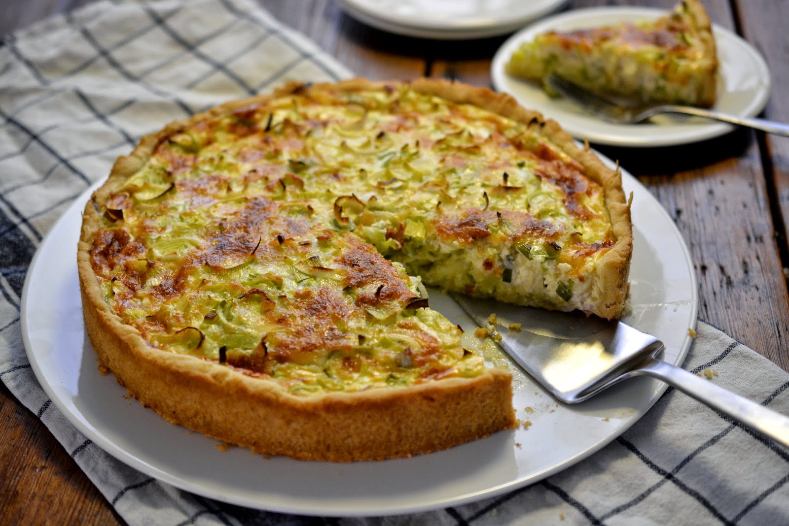 Perinneruokaa prkl!: Mummun juusto-purjosipulipiiras