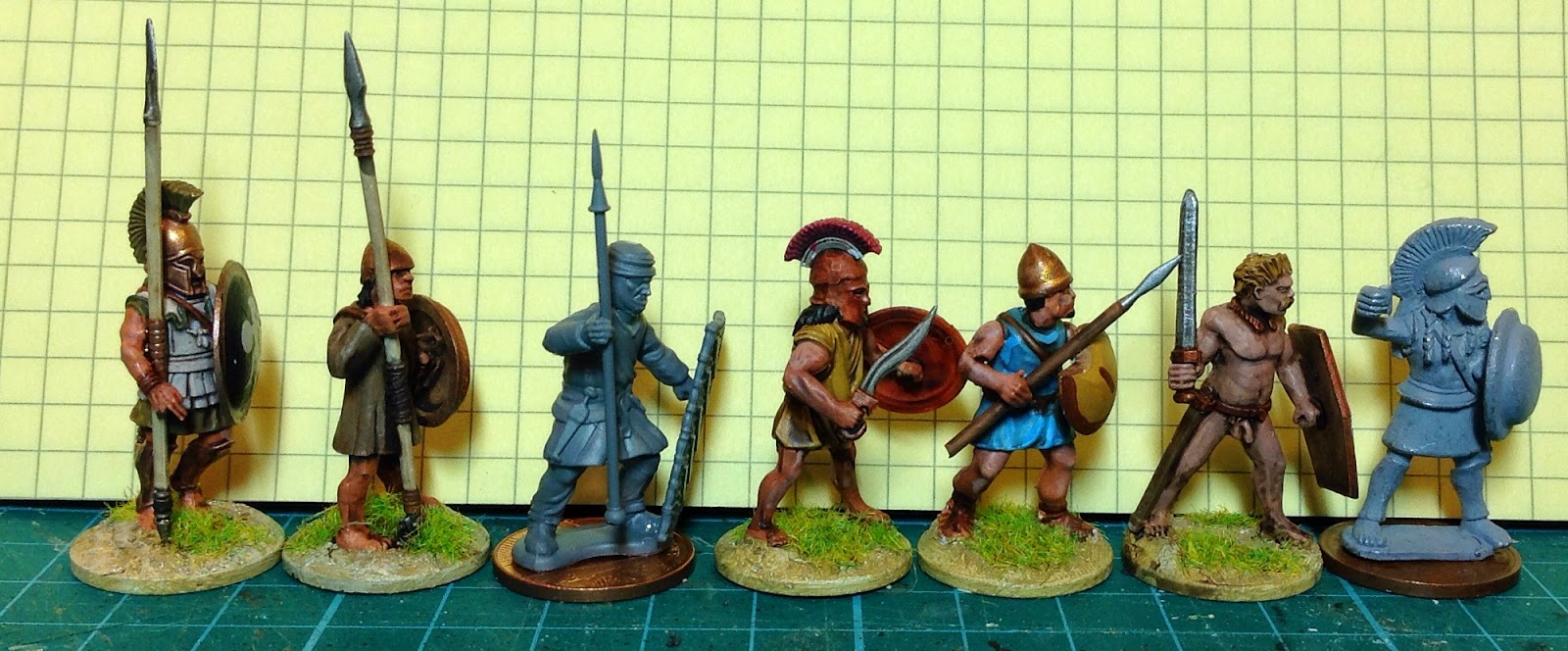 wargamesinthedungeon: 28 mm Greek / Persian size comparison