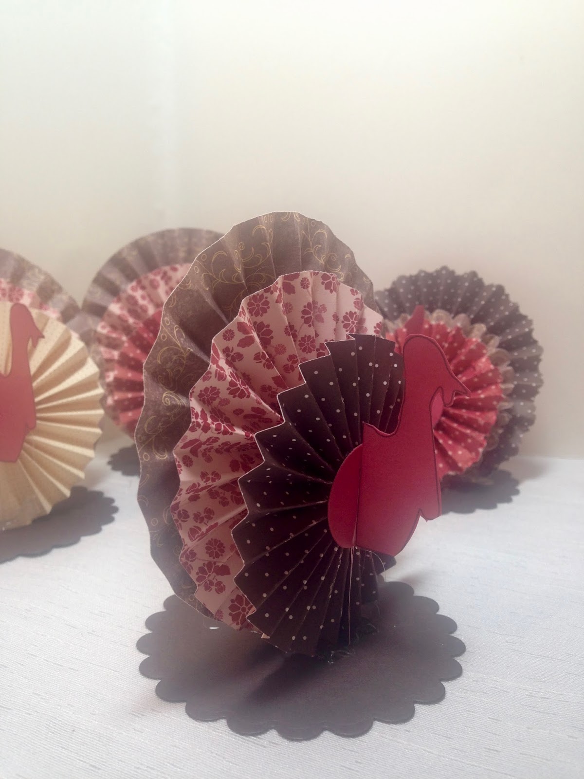 Amy's Creative Pursuits: Paper Turkeys For Your Thanksgiving Table