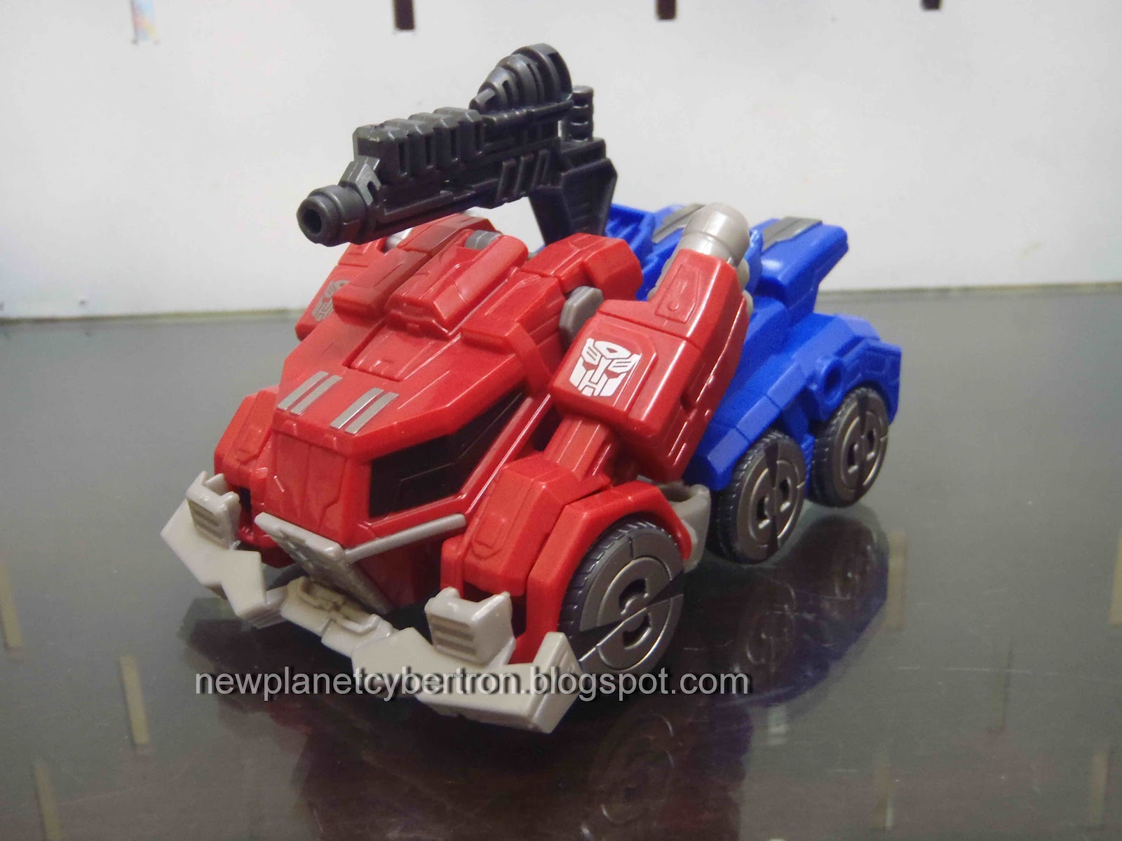 New Planet Cybertron: Transformers Review: Optimus Prime (FOC Deluxe)