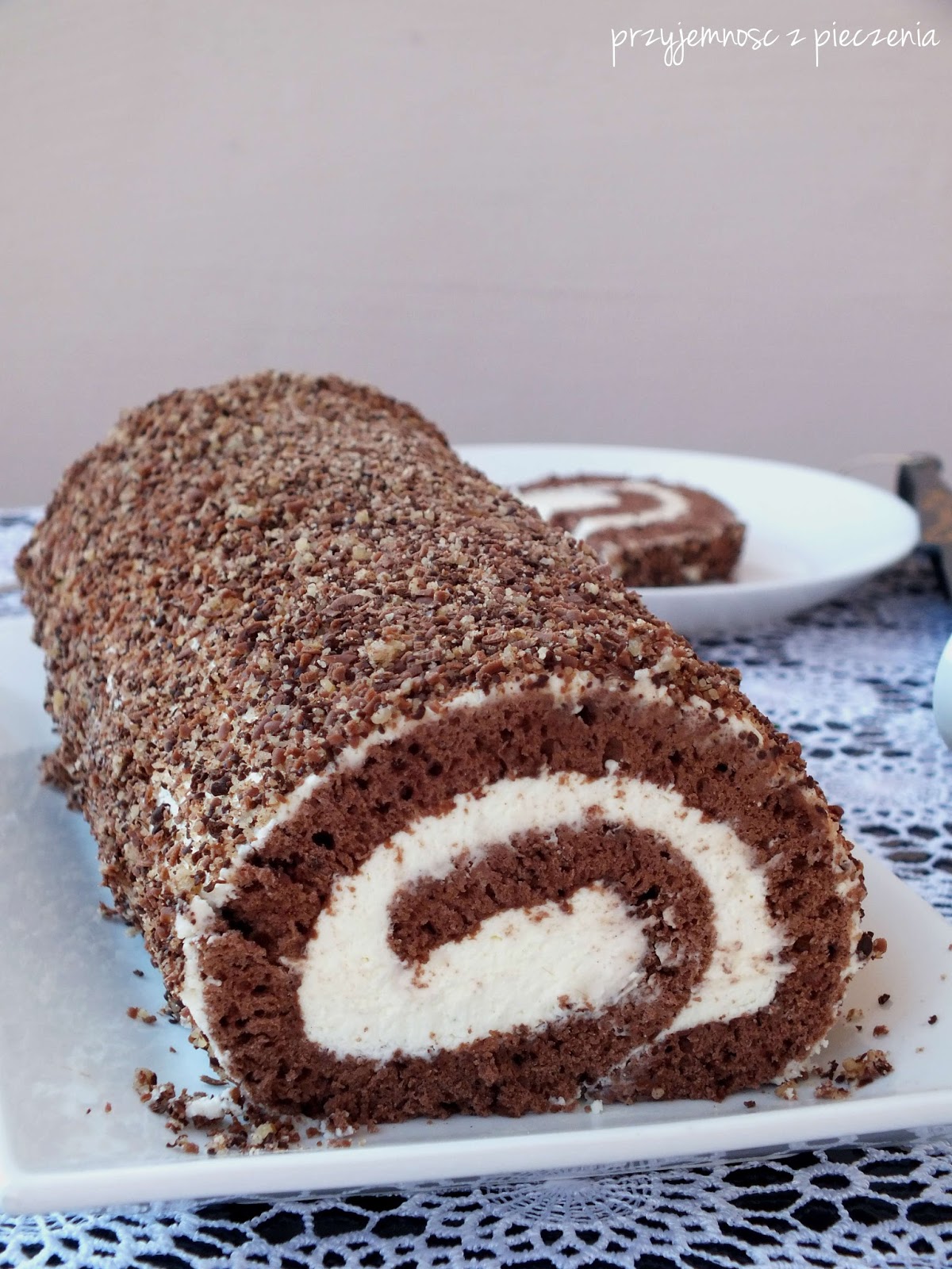 Przyjemność z pieczenia: Rolada czekoladowa z kremem waniliowym