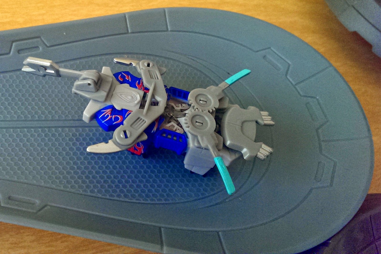 Bonggamom Finds: HEXBUG Warriors Transformers will transform the way ...