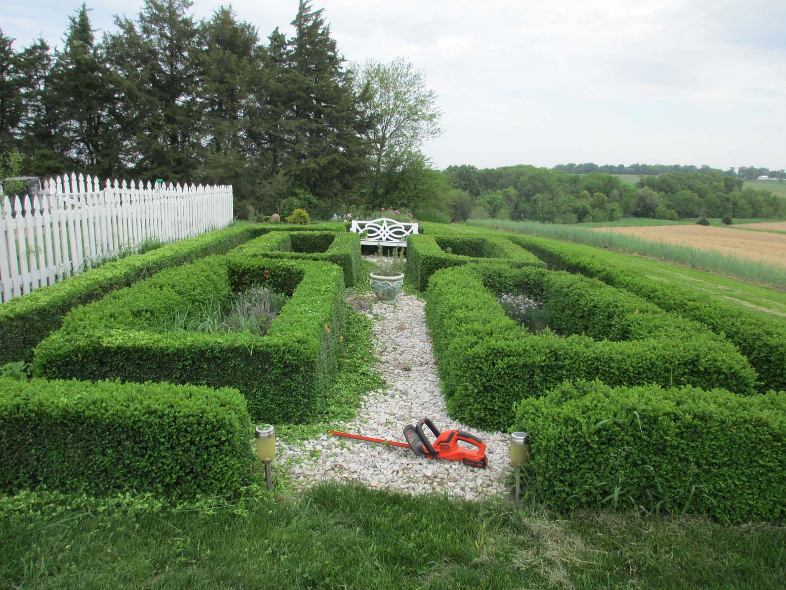 Garden Fancy: May 2018