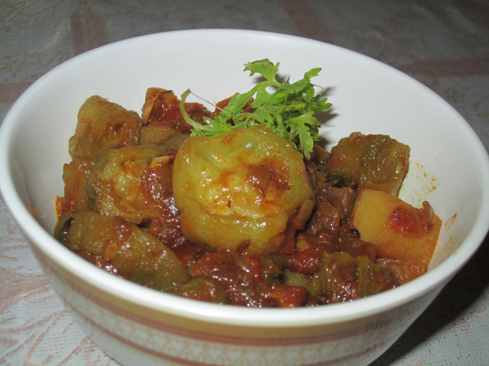 fanatic foodie: Turai Punjabi masala (Ridge gourd Punjabi curry)