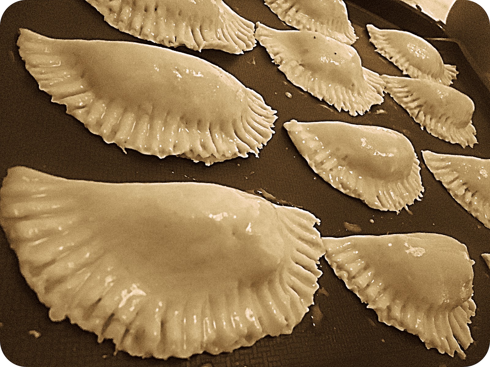 thedirtyovenmitten: Sri Lankan Fish Patties