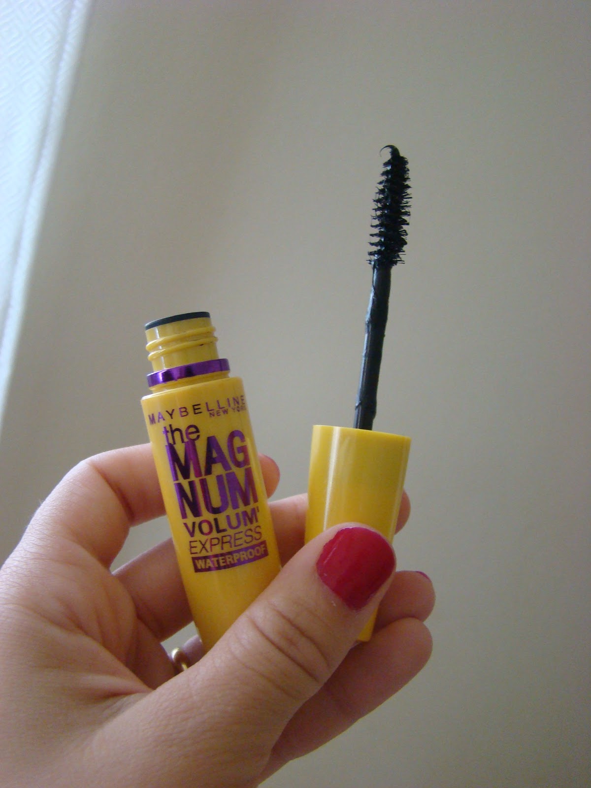 teste layout: Rímel Maybelline - Magnum Volum Express