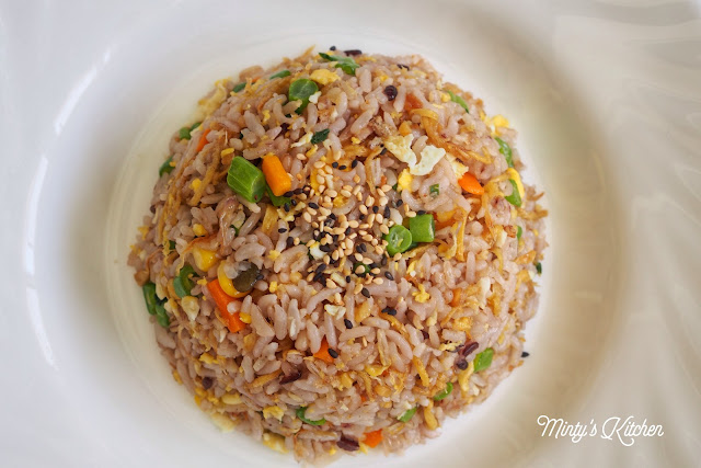 Minty's Kitchen: Ginger Fried Five-Grain Rice