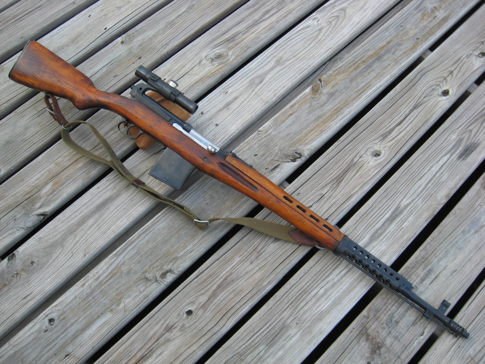 Senjata masa lalu dengan masa sekarang : SVT 40 Tokarev Sniper rifle