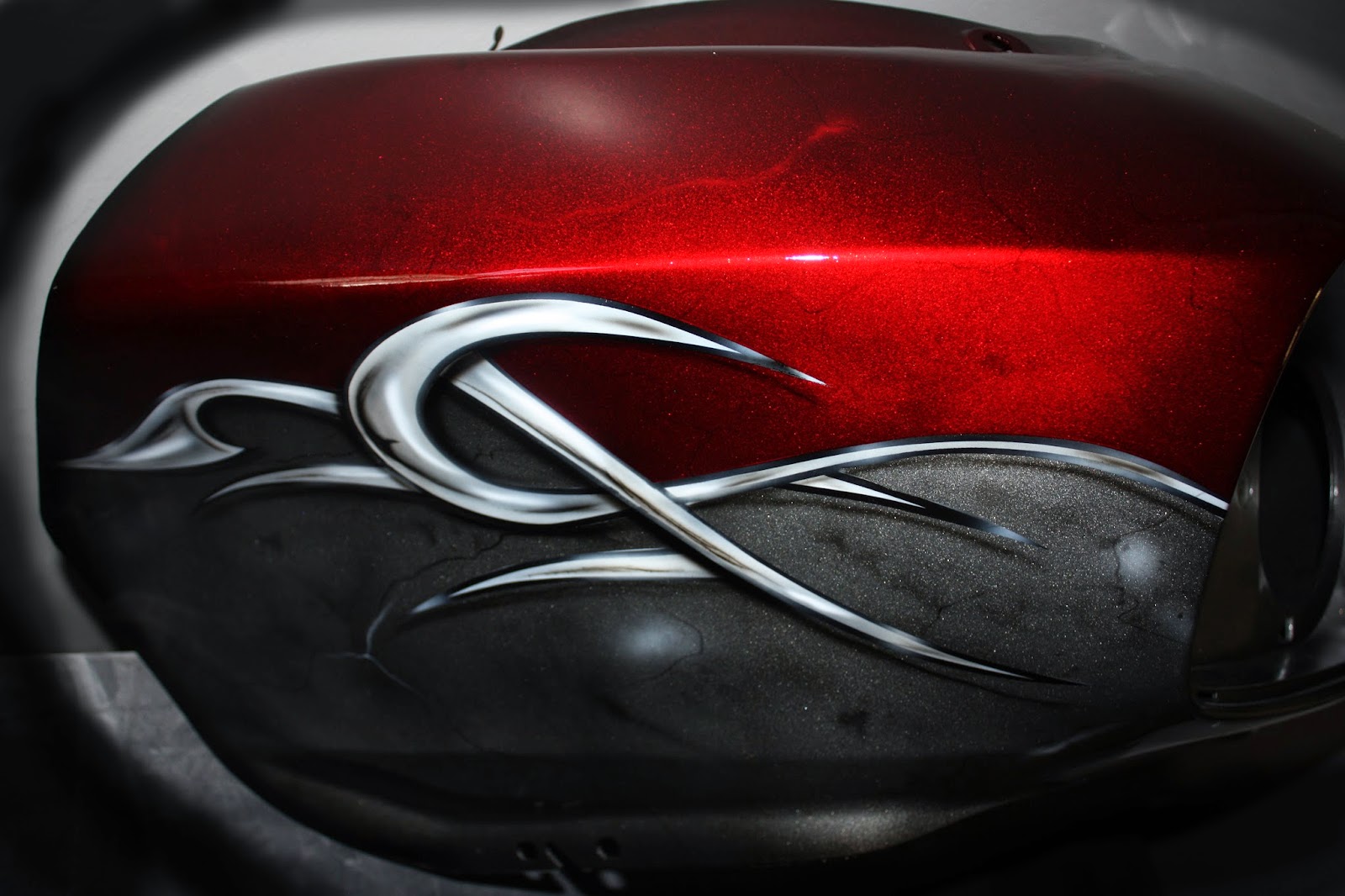 Online Motorcycle Paint Shop: Candy Apple Red / Silver with blade graphic