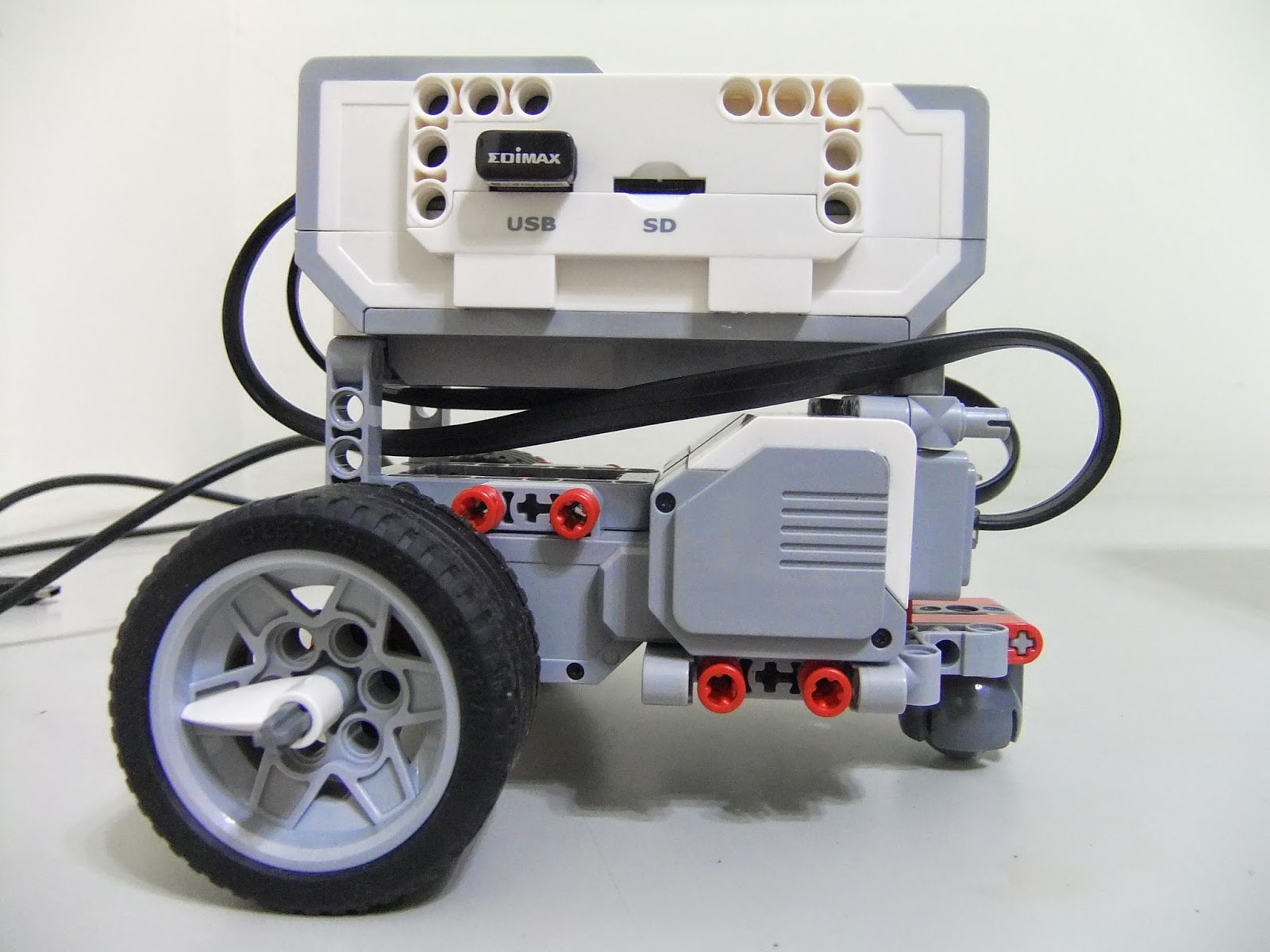 探奇 EV3 號車 ｜探奇工作室 Touch Classroom