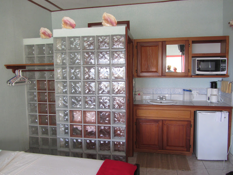 Hotels For Your Budget: San Pedro's Conch Shell Inn | San Pedro Scoop