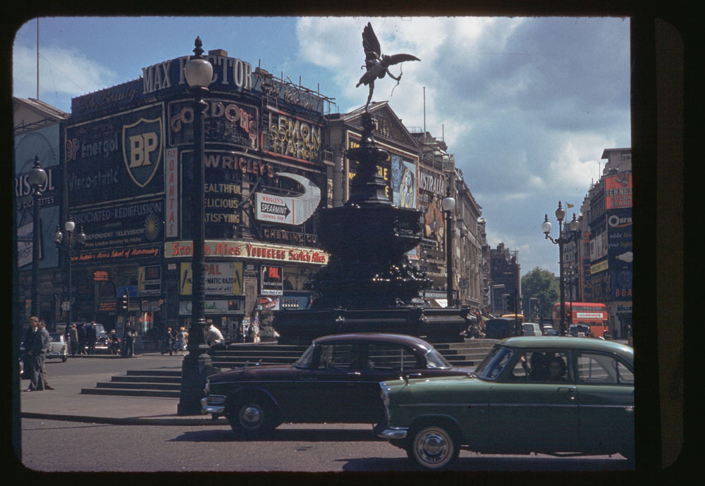 44 Impressive Color Photos of London in the 1960s That Make You Want to ...