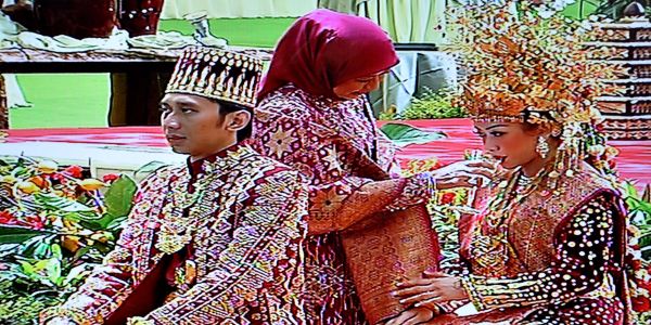 JONI SEPRIYAN BIN RIZWAR HAKIM: gambar bela diri dan kostum pernikahan ...