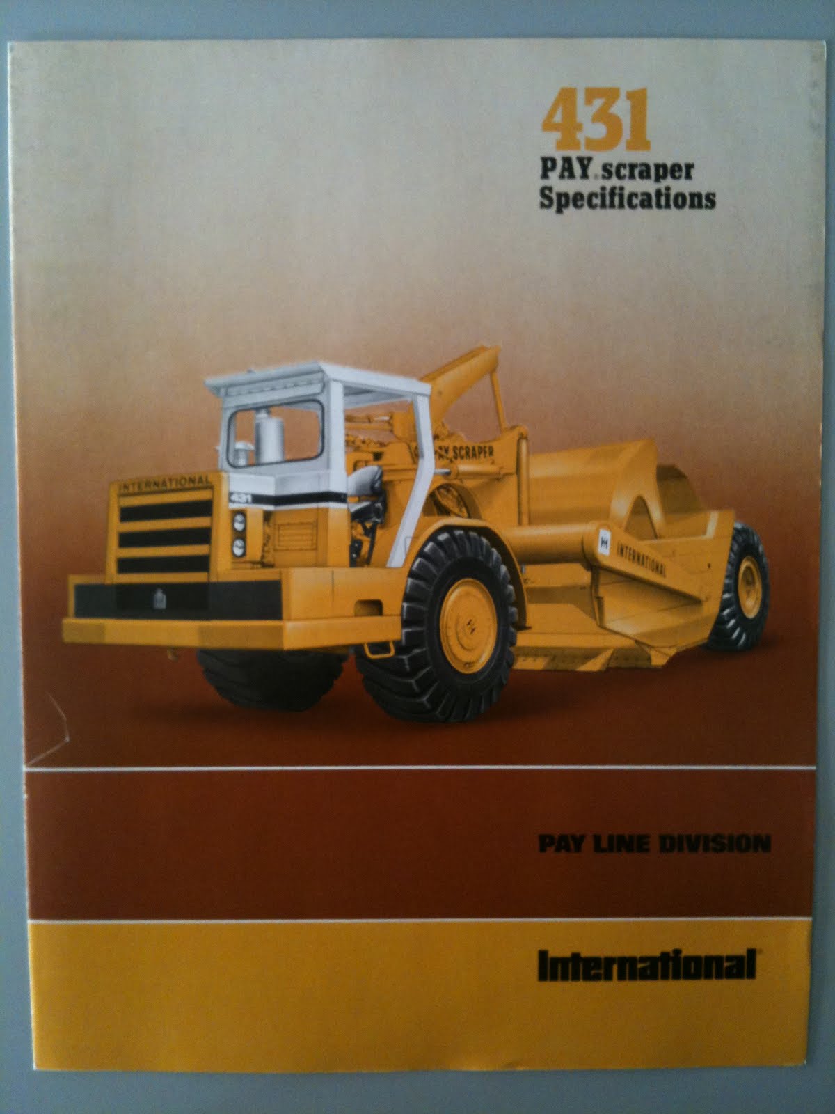 Earthmoving Machinery Sales Brochures: International Scraper 431 #135