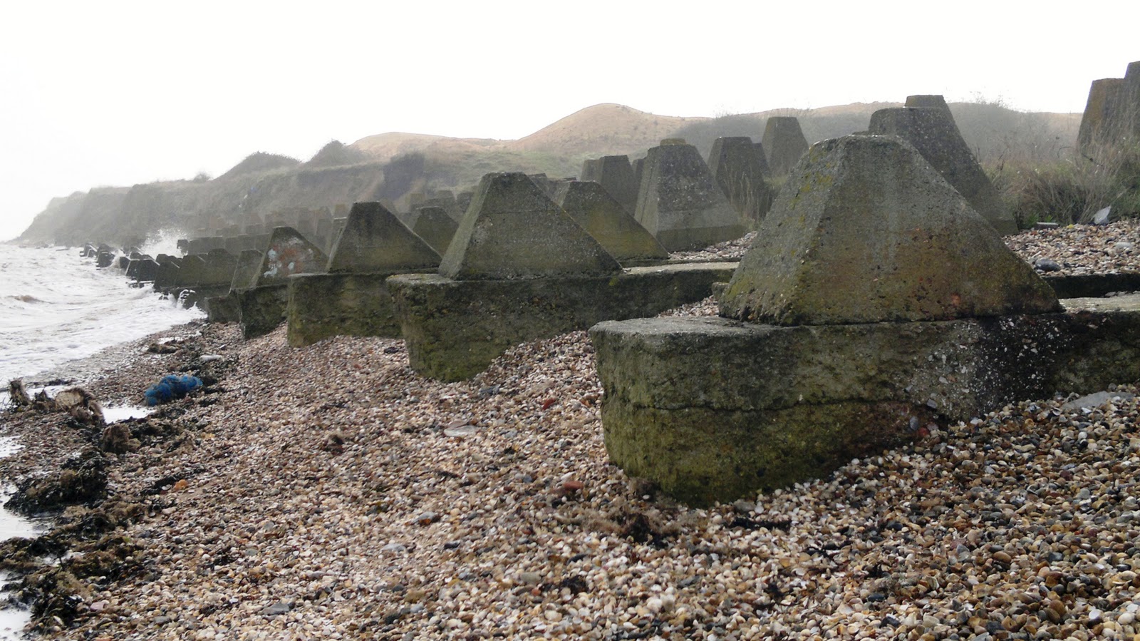 Notes from Kent's Hoo Peninsula: Isle of Grain, WW2 Anti-Tank Obstacles