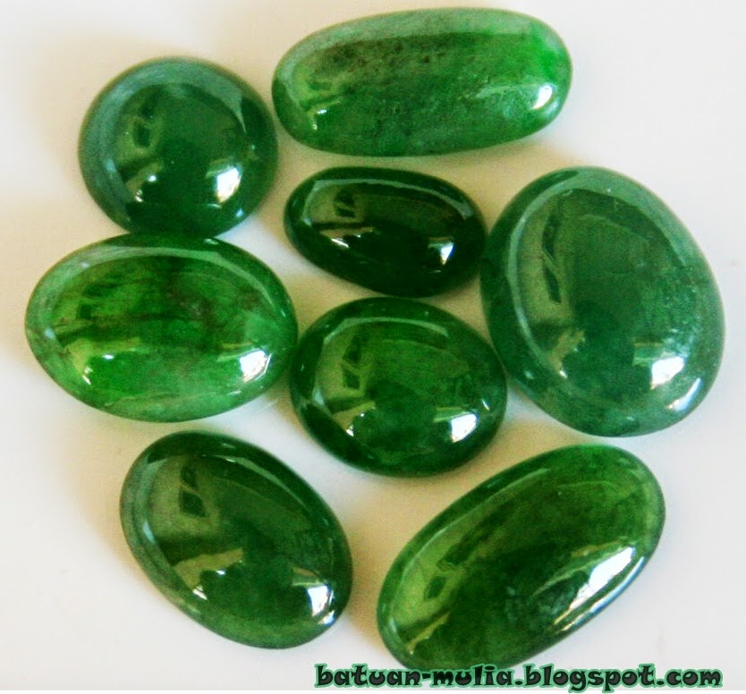 Mengenal batu Giok, jenis dan khasiatnya