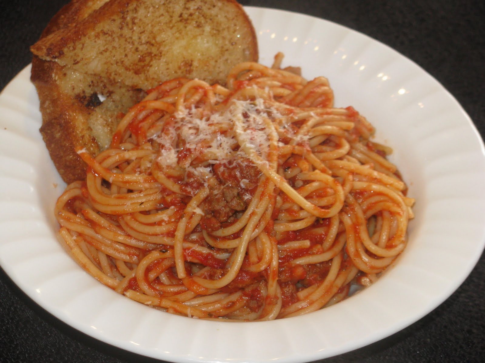 Shamrocks and Shenanigans: Spaghetti & Meat Sauce with Texas Toast