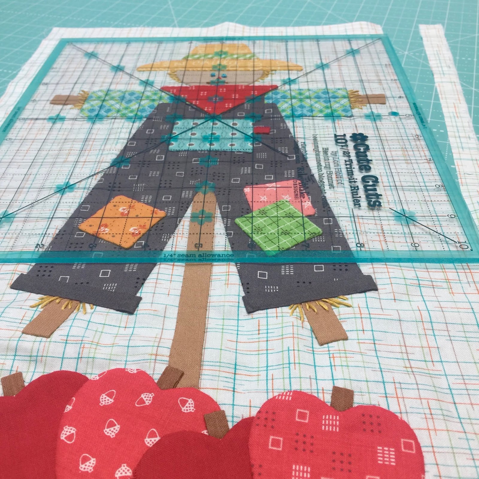 Bee In My Bonnet: Autumn Love Sew Along - Week Five - Scarecrow Block!!