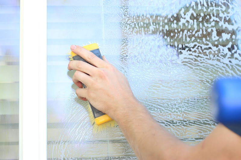 do it yourself divas: DIY Cleaning Hard Water Off Exterior Windows