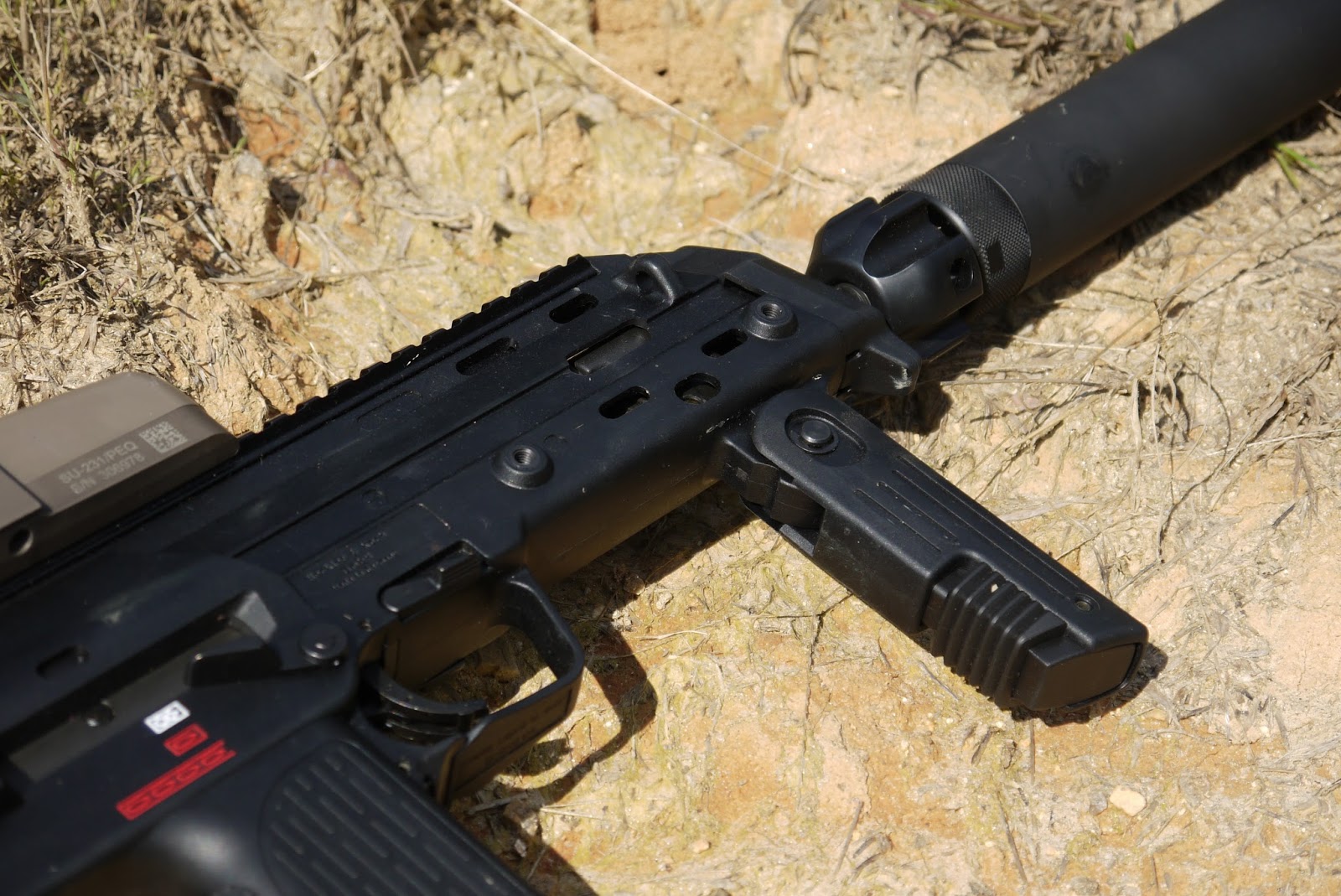 VEICULOS E ARMAMENTOS MILITARES: HECKLER & KOCH MP-7 PDW
