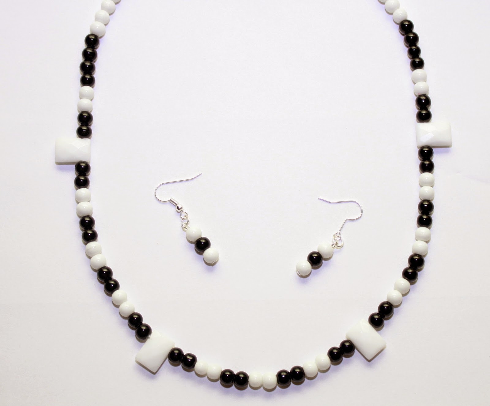 Bijuterii si decoratiuni hand made: Set colier si cercei din margele