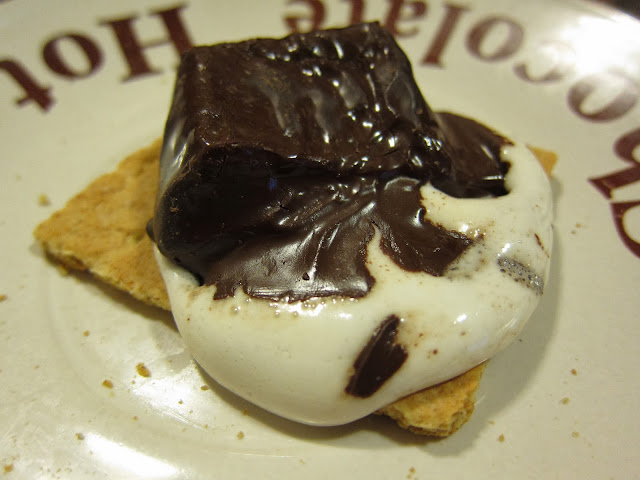 Recipe: Minty Mallow S'mores - A Nibble Bit