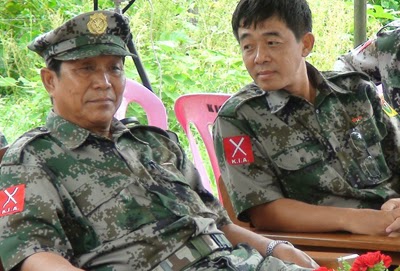 Hla Oo's Blog: KIA General Gun Maw Applying His Passport In Rangoon