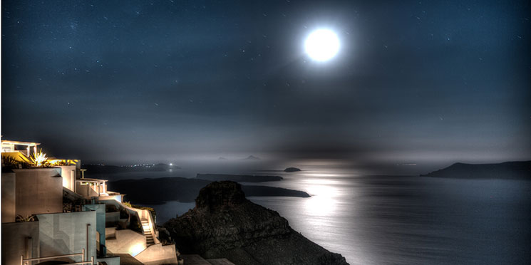 The passion of colors: full moon in Greece!