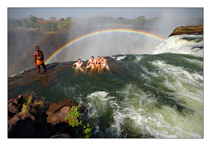 Bañarse en la piscina del diablo en las Cataratas Victoria (Sueño viajero)