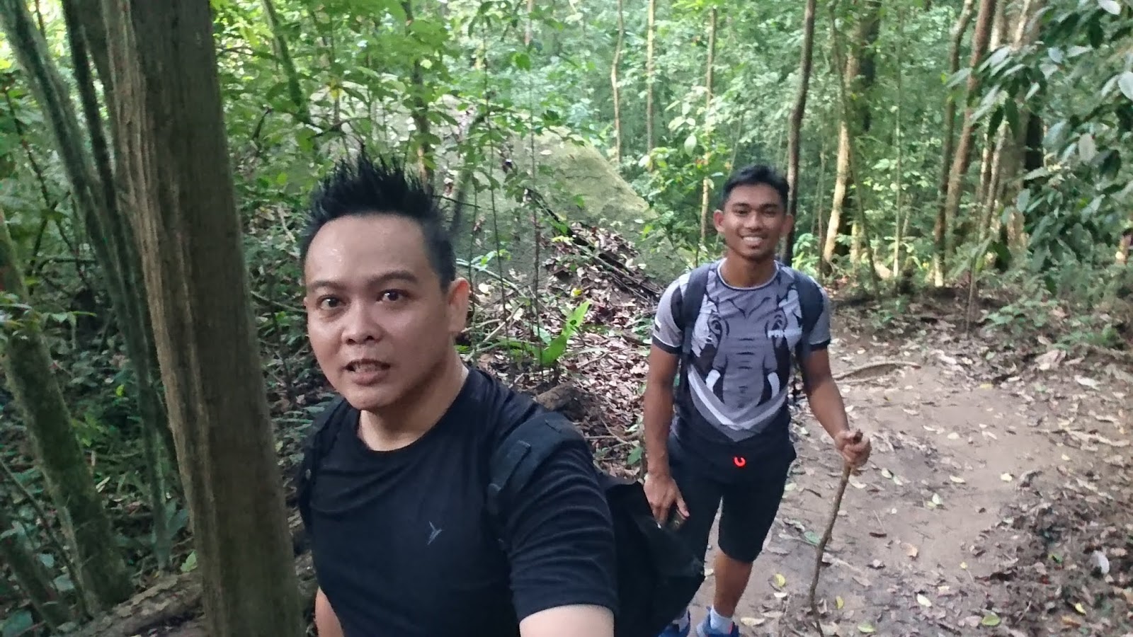 Mendaki Bukit Tokun dari empangan lama. | Dunia ku Imaginasi mu