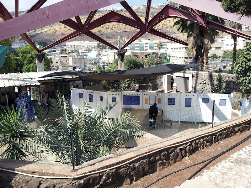 Shearim: At the grave of the RAMBAM in Tiberias