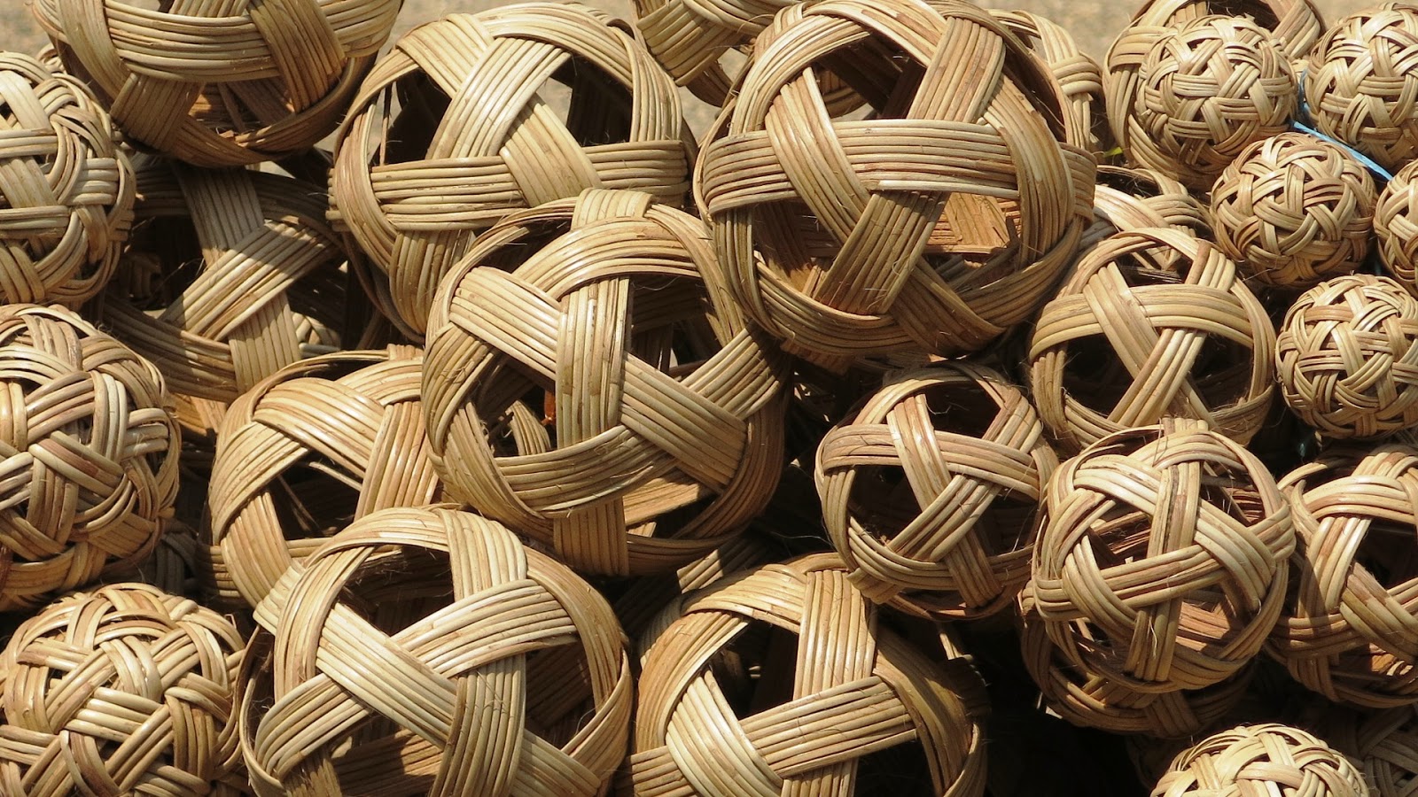 Travel Myanmar: Myanmar Traditional Chinlone (Cane Ball)