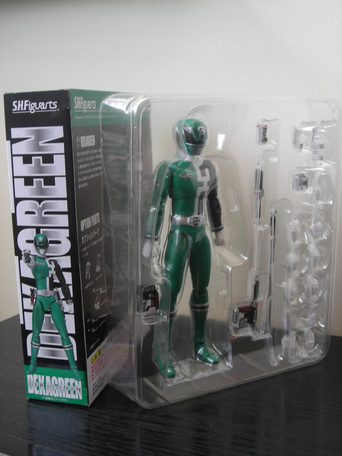 My Shiny Toy Robots: Toybox REVIEW: S.H. Figuarts Deka Green
