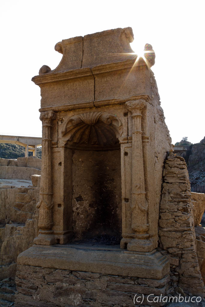 CALAMBUCO: Hornacina del Siglo XVI, en la antigua Vereda Real entre los ...
