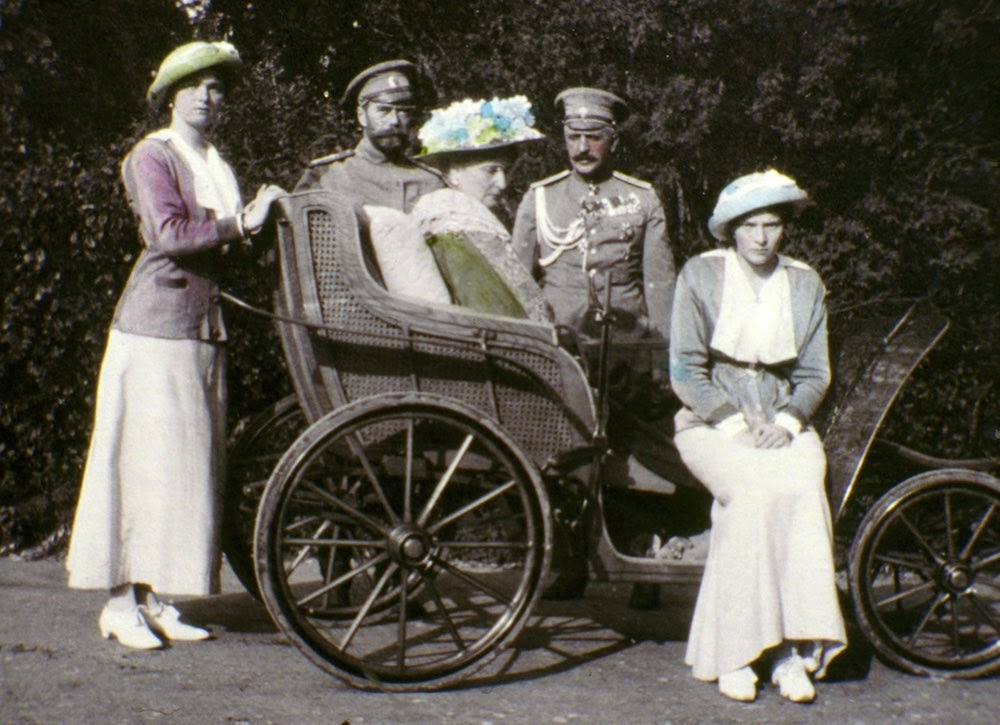 15 Rare Hand Colorized Photos of the Romanov Family From 1915-16 ...