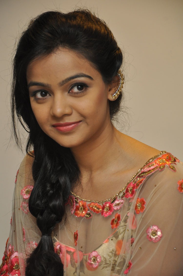 Young actress Nitya Shetty sizzling pics