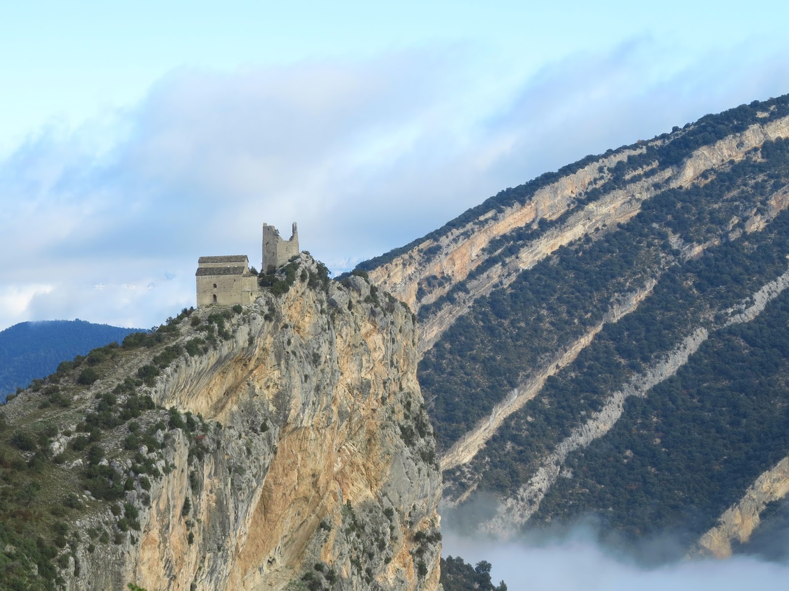 MONTAÑERA A TUS MONTAÑAS: Castillo de Samitier y Estrechos de Entremón ...