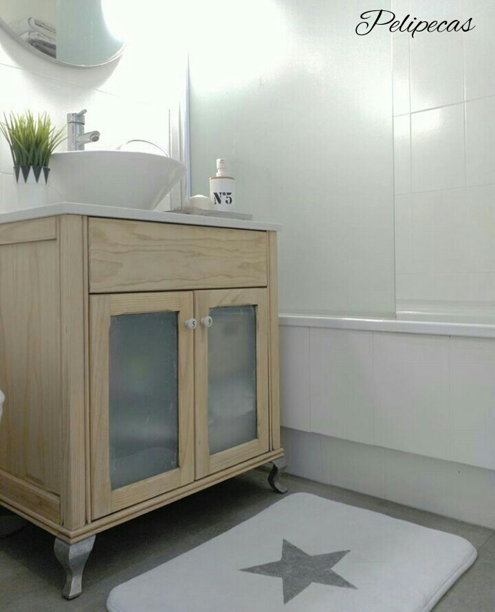 De visita a: La habitación de Almudena - Blanco y de madera