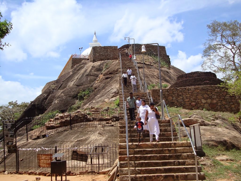Safari Sri Lanka: Sithulpawwa Rajamaha Viharaya in Yala National Park