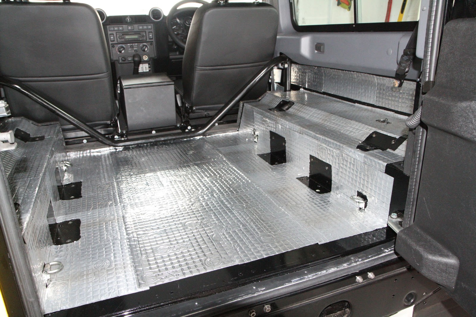 Defender 90 XS: Sound Deadening Phase 3 (Rear Tub)