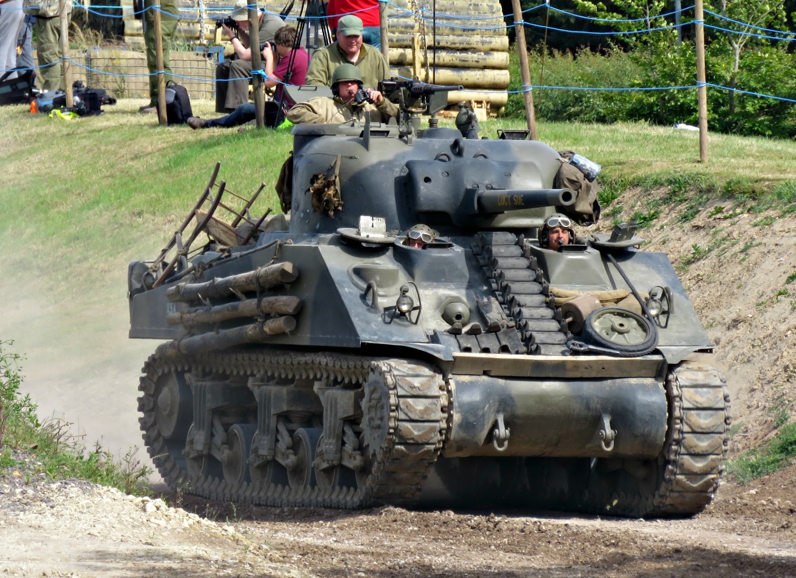 just saying ...: Tankfest 2015 ... a beauty pageant for ... tanks and ...