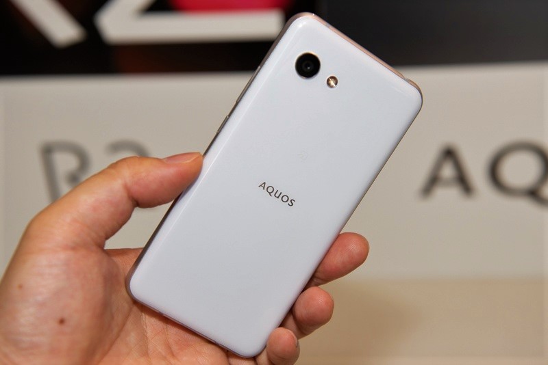 Sharp AQUOS R2 Compact Coming with dual notches announced