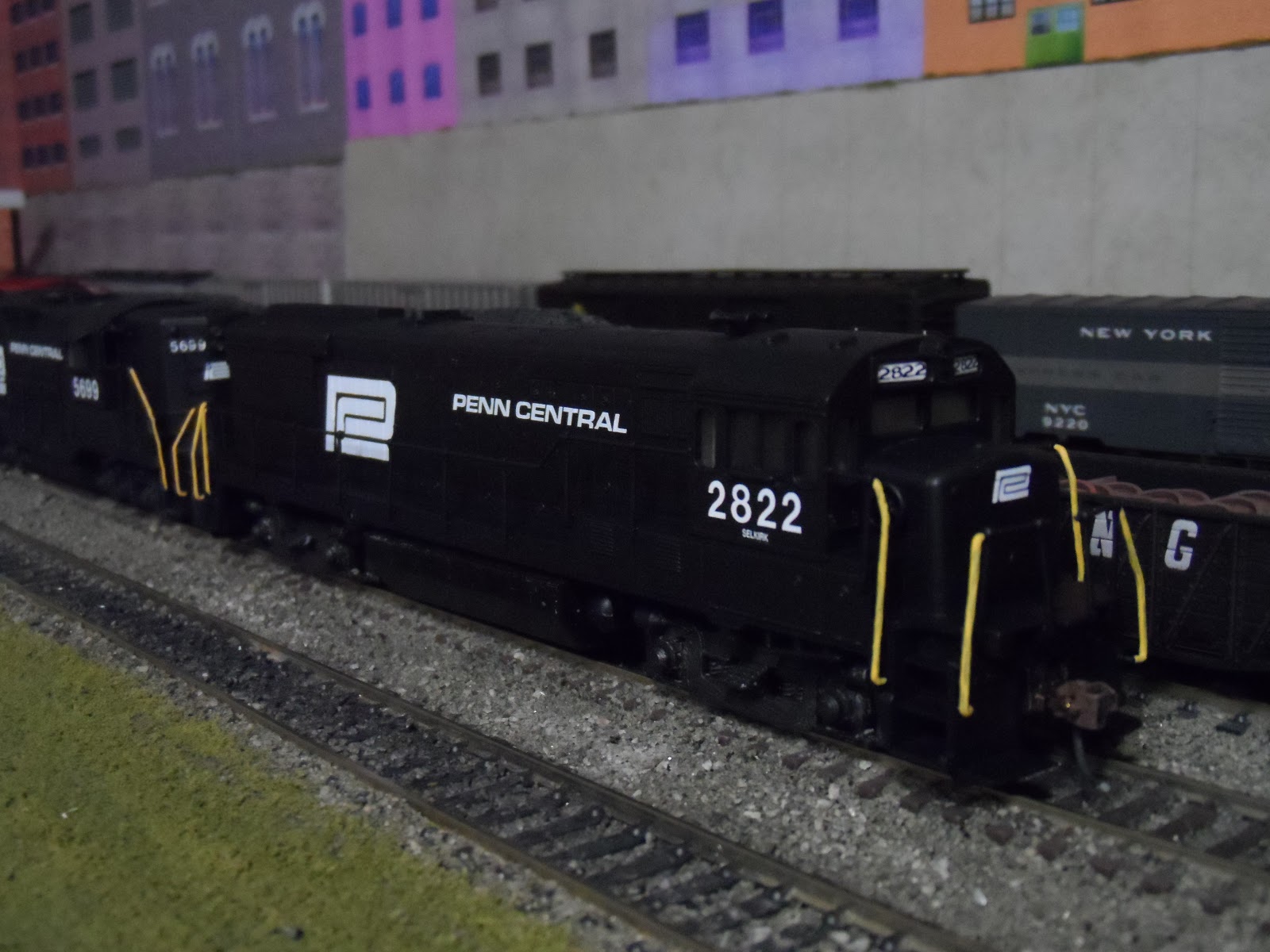 New York Central Train Layout: Penn Central U28B #2822