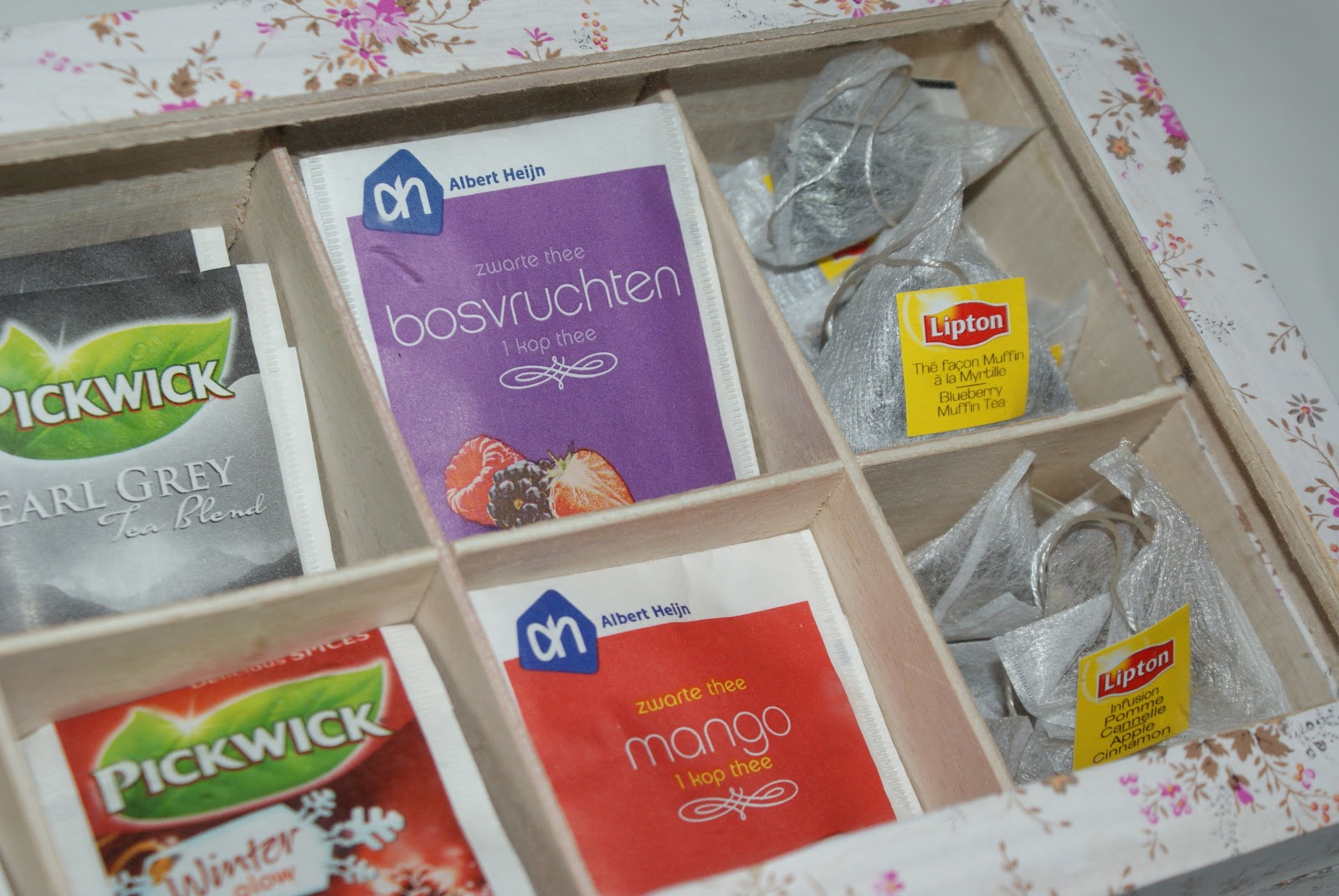 Dutch DIY: Home deco | theedoos met decoupagepapier