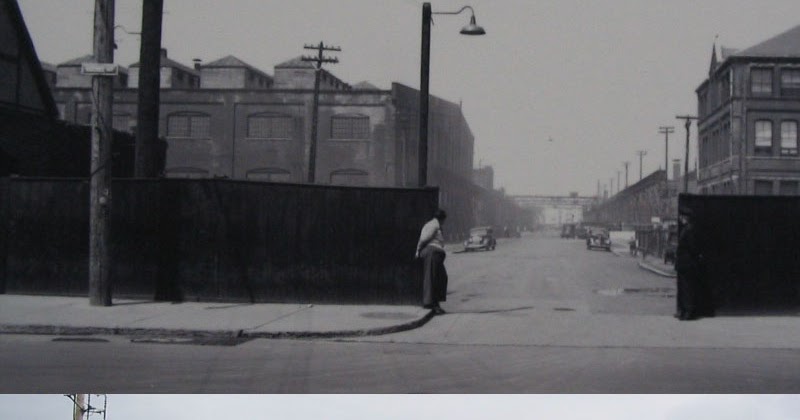 Studio Pluche: D'hier à aujourd'hui: l'entrée des usines Angus