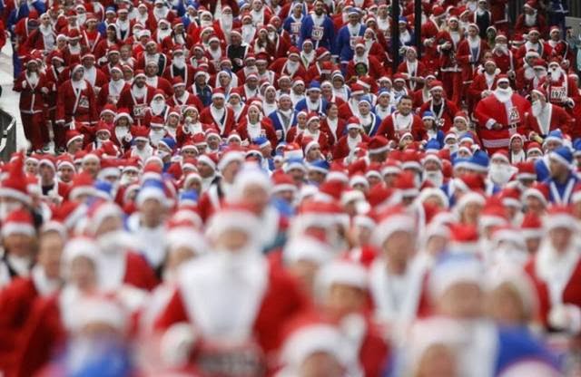 Race Santa Claus in Liverpool - Ye Kya Chutiyapa Hai