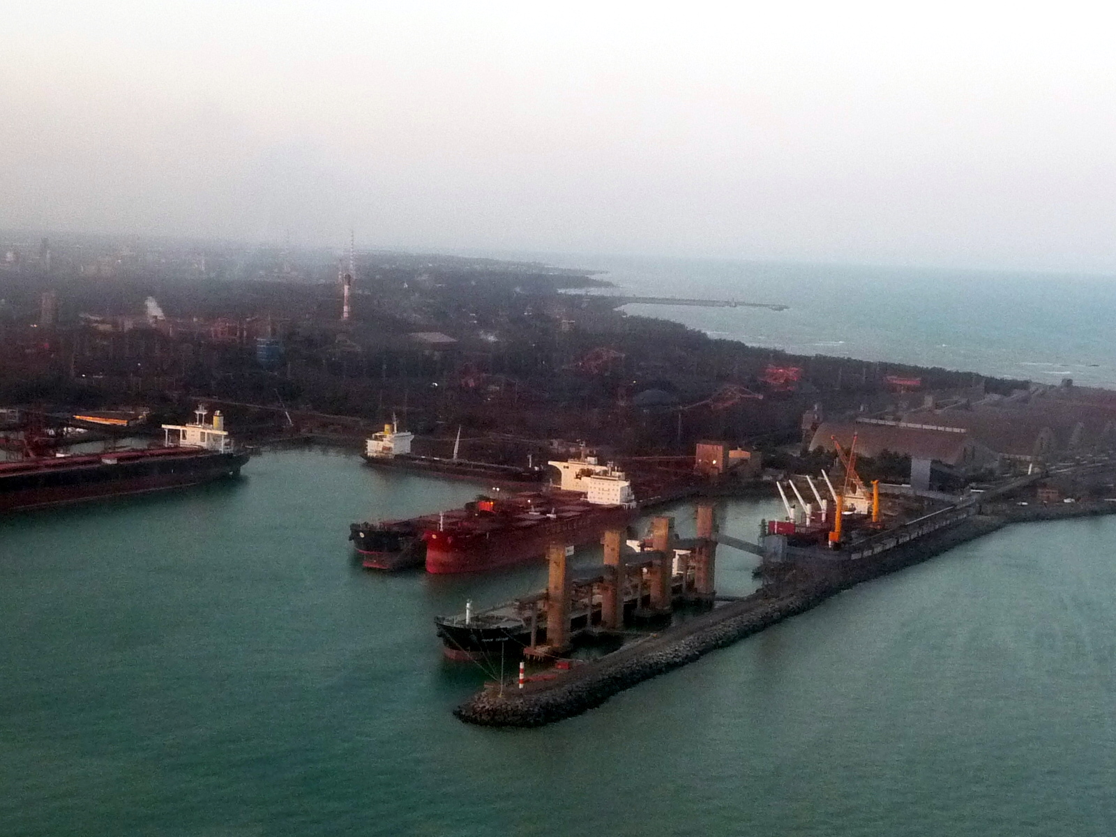 Ships calls Vitoria: Aerial view - Port of Tubarão & complex