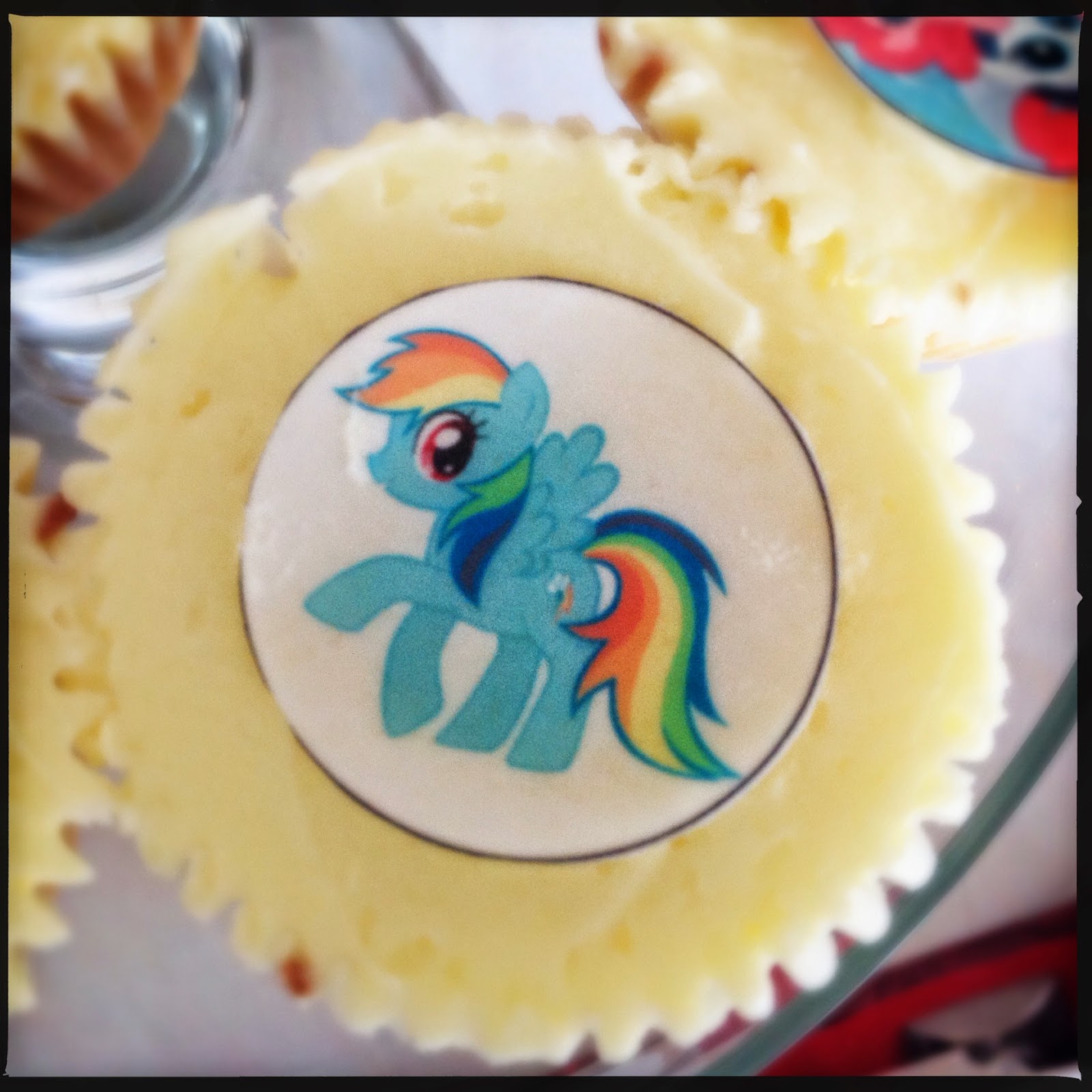United Cakedom: My Little Pony Birthday Cupcakes!
