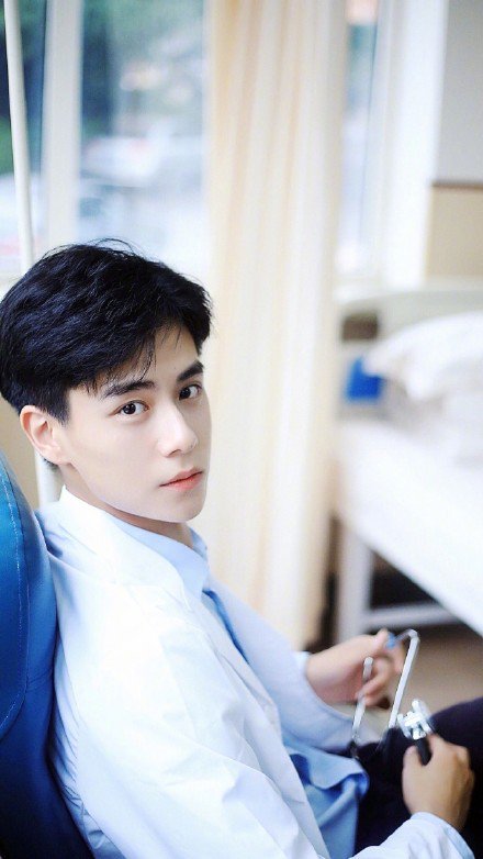 Lumut Hijau: Profil Hu Yi Tian [胡一天]