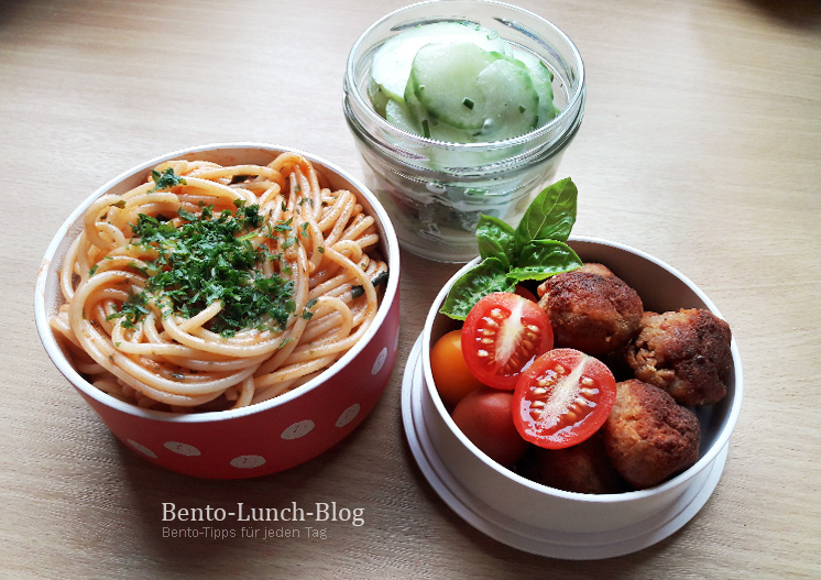Bento Lunch Blog: Bento #184: Spaghetti Napoli und Tofu-Seitan-Bällchen